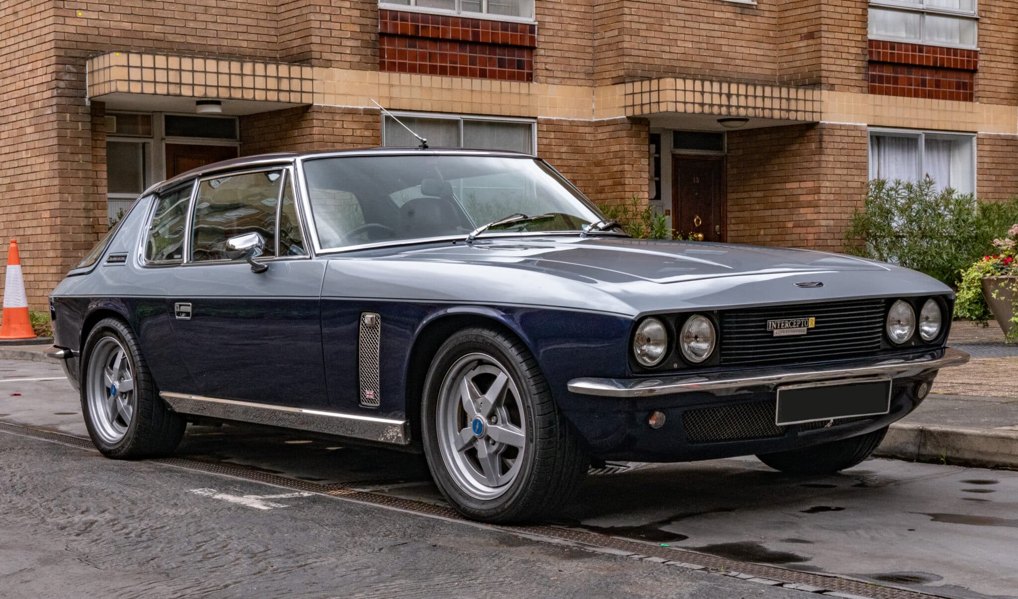 Jensen Interceptor R Mk3 auction - Piston Addict