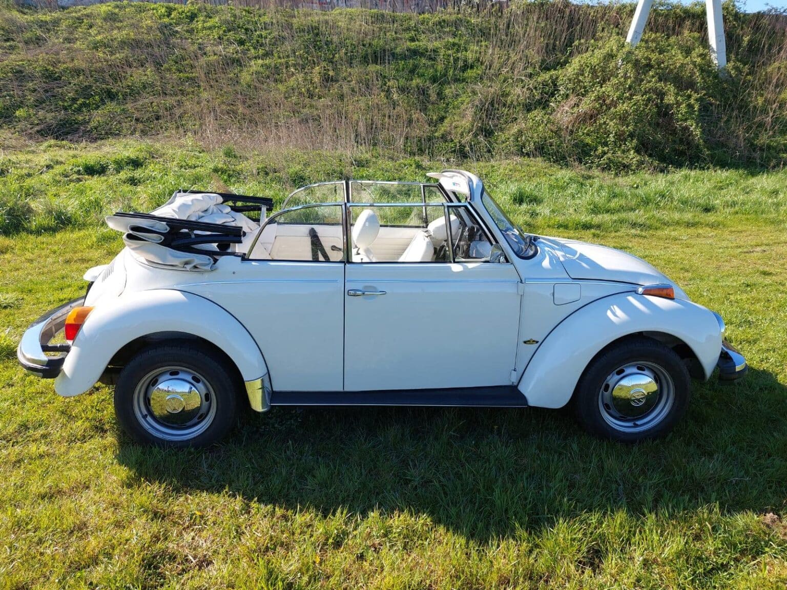 Volkswagen 1303 Convertible Triple White Beetle auction - Piston Addict